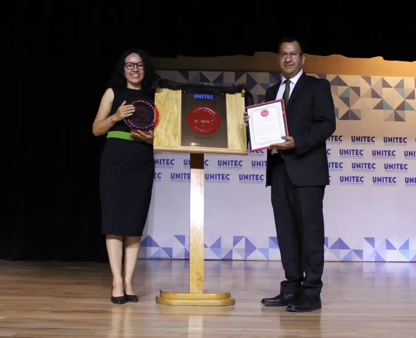 La UNITEC Campus Atizapán recibe el Galardón CREA con nivel Diamante